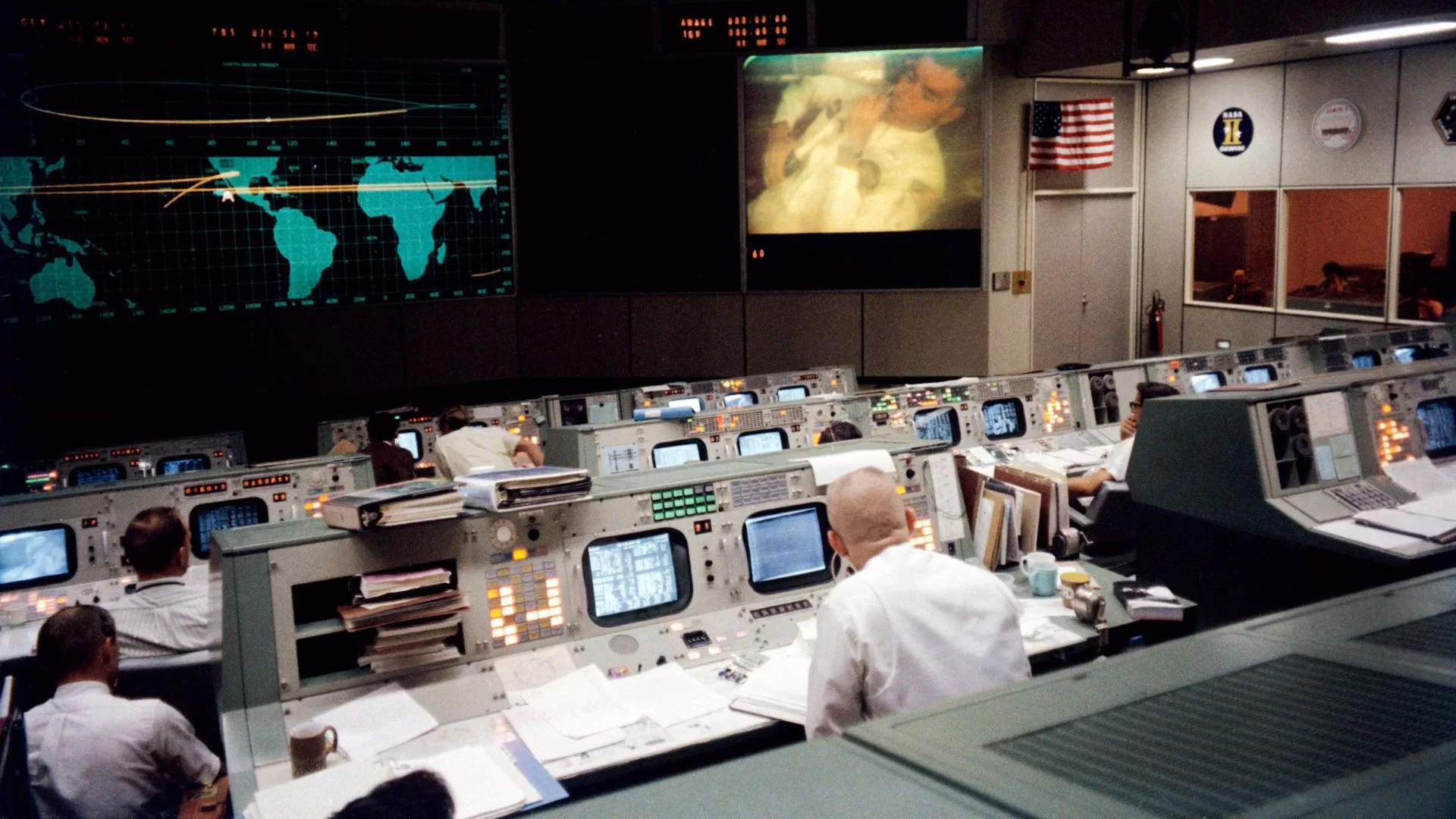 How Mission Control's Big Displays Worked: A Look at NASA's "Big Boards ...